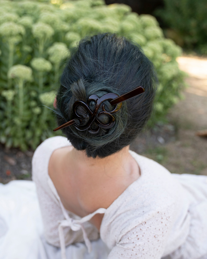 Large Pelican Hair Clip | Concord & Beak Clips | Tegen Accessories